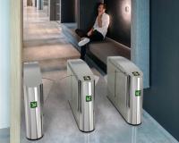 China ZECHENG Stainless Steel Flap Gate Barrier 0.2s Speed 550mm Passage Width 10 Million Lifespan for sale