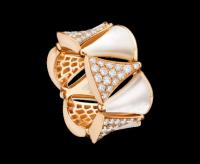 China DIVAS’ DREAM ring in 18 kt pink gold with mother of pearl and pavé diamonds. Ref. AN856775 for sale