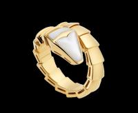 China Serpenti 18 kt yellow gold ring with mother of pearl Ref. AN855765 for sale