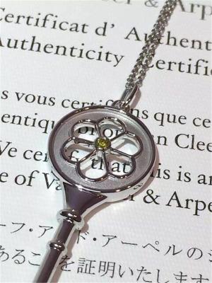 China gold key necklace 18kt gold  with white gold or yellow gold or pink   gold for sale