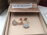 China DIVAS'DREAM earrings in 18 kt white gold with mother of pearl and diamonds for sale