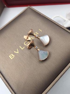 China DIVAS'DREAM earrings in 18 kt white gold with mother of pearl and diamonds for sale