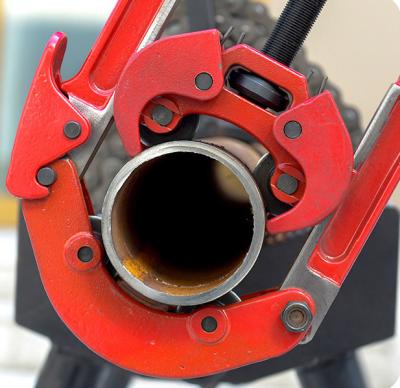 China Lightweight Carbon Steel Pipe Cutter High Cutting Speed Low Noise Tube Cutter for Industrial Plumbing for sale
