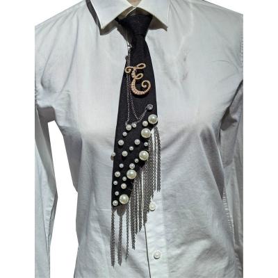 China Wholesale Letter E Pearl Brooch Necktie Handmade Faux Pearl Alphabet Pin with Iron Chain Tassel Decorative Polyester Tie for Women (Black) for sale
