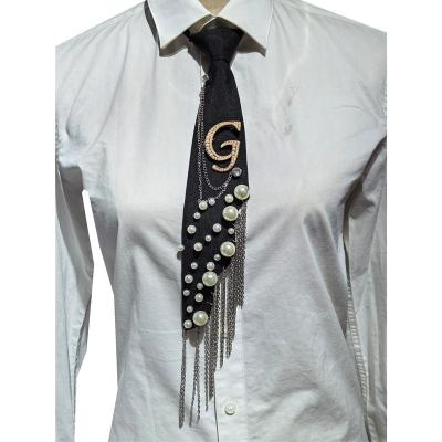 China Wholesale Letter G Pearl Brooch Necktie Handmade Faux Pearl Alphabet Pin with Iron Chain Tassel Decorative Polyester Tie for Women (Black) for sale
