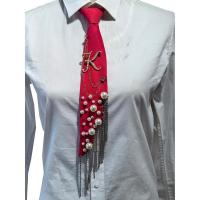 China Wholesale Letter K Pearl Brooch Necktie Handmade Faux Pearl Alphabet Pin with Iron Chain Tassel Decorative Polyester Tie for Women (Red) for sale