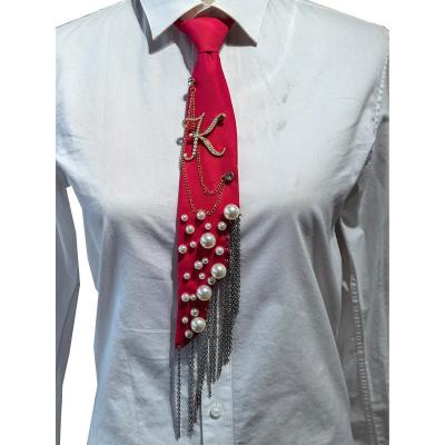 China Wholesale Letter K Pearl Brooch Necktie Handmade Faux Pearl Alphabet Pin with Iron Chain Tassel Decorative Polyester Tie for Women (Red) for sale