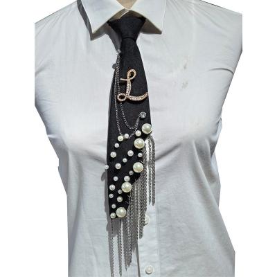 China Wholesale Letter L Pearl Brooch Necktie Handmade Faux Pearl Alphabet Pin with Iron Chain Tassel Decorative Polyester Tie for Women (Black) for sale