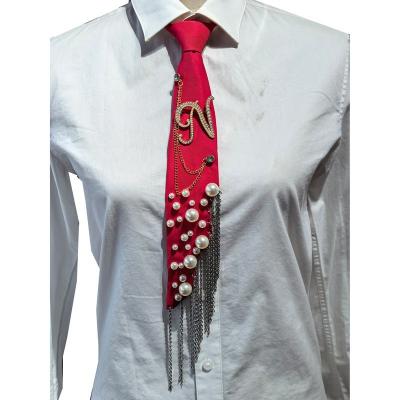 China Wholesale Letter N Pearl Brooch Necktie Handmade Faux Pearl Alphabet Pin with Iron Chain Tassel Decorative Polyester Tie for Women (Red) for sale