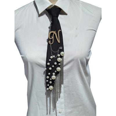 China Wholesale Letter N Pearl Brooch Necktie Handmade Faux Pearl Alphabet Pin with Iron Chain Tassel Decorative Polyester Tie for Women (Black) for sale