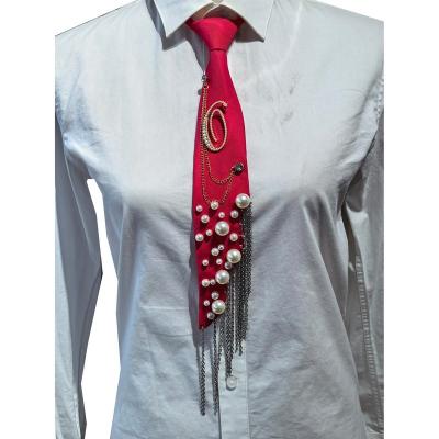 China Wholesale Letter O Pearl Brooch Necktie Handmade Faux Pearl Alphabet Pin with Iron Chain Tassel Decorative Polyester Tie for Women (Red) for sale