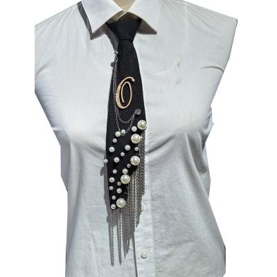 China Wholesale Letter O Pearl Brooch Necktie Handmade Faux Pearl Alphabet Pin with Iron Chain Tassel Decorative Polyester Tie for Women (Black) for sale