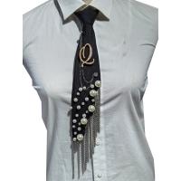 China Wholesale Letter Q Pearl Brooch Necktie Handmade Faux Pearl Alphabet Pin with Iron Chain Tassel Decorative Polyester Tie for Women (Black) for sale