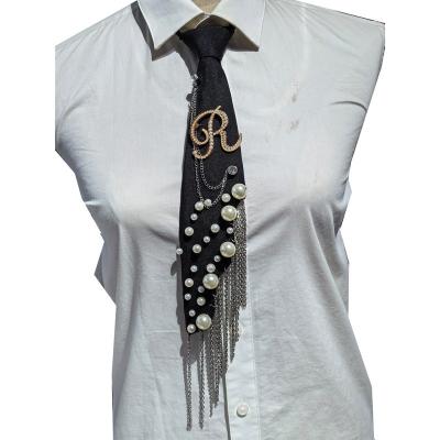 China Wholesale Letter R Pearl Brooch Necktie Handmade Faux Pearl Alphabet Pin with Iron Chain Tassel Decorative Polyester Tie for Women (Black) for sale