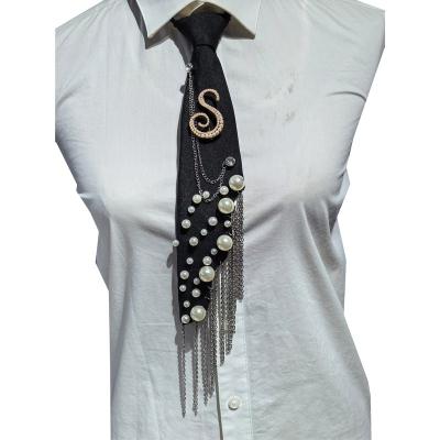 China Wholesale Letter S Pearl Brooch Necktie Handmade Faux Pearl Alphabet Pin with Iron Chain Tassel Decorative Polyester Tie for Women (Black) for sale