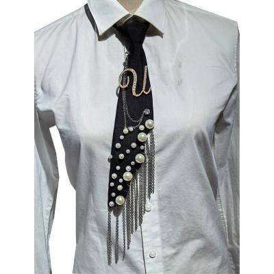 China Wholesale Letter U Pearl Brooch Necktie Handmade Faux Pearl Alphabet Pin with Iron Chain Tassel Decorative Polyester Tie for Women (Black) for sale