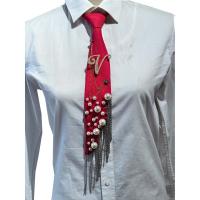 China Wholesale Letter V Pearl Brooch Necktie Handmade Faux Pearl Alphabet Pin with Iron Chain Tassel Decorative Polyester Tie for Women (Red) for sale