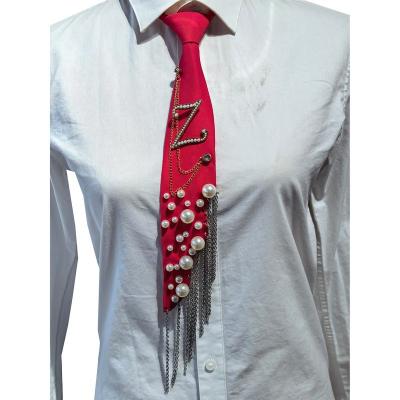 China Wholesale Letter Z Pearl Brooch Necktie Handmade Faux Pearl Alphabet Pin with Iron Chain Tassel Decorative Polyester Tie for Women (Red) for sale