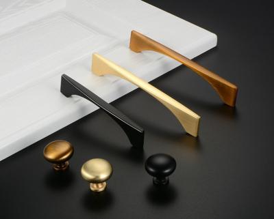 China Modern Kitchen Matte Black Cabinet Handle 96 - 320mm Zinc Alloy Pulls for sale