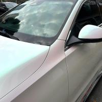 China Glossy Aurora White Car Wrap Vinyl Film 1.52x17m Removable Adhesive 160 Micron for sale