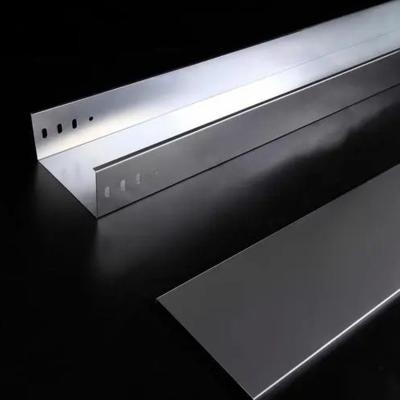 China Wall Mounted Steel Ladder Cable Tray 50kg/m Load Capacity with Pre-Gal Electro-Gal HDG Powder Coated Finishes for sale