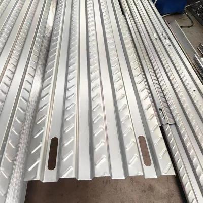 China Aluminum Solar Panel Walkway with Anti-Slip Grating - 500kg/m² Load Capacity, Custom Sizes for Rooftop Installation for sale