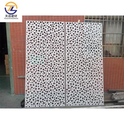 China White Suspended Aluminum Ceiling Panel 5x10 MRC0.65 MRC0.8 Sound Absorbing for sale