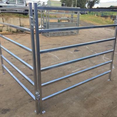 China 40 X 40mmx 1.6mm / 2mm Portable Farm And Fleet Cattle Panels Package Plastic Film Farm Fencing Panels for sale
