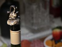 China Custom Elephant Animal Wine Decanter Pourer Bar Accessories for sale