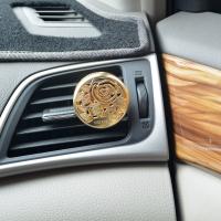 China Custom Car Aromatherapy Car Vent Aroma Air Freshener Hollow Design for sale