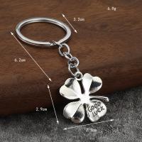 China Hot Selling Beautiful Luxury Four-leaf Clover Keychain Wholesale for Gifts for sale